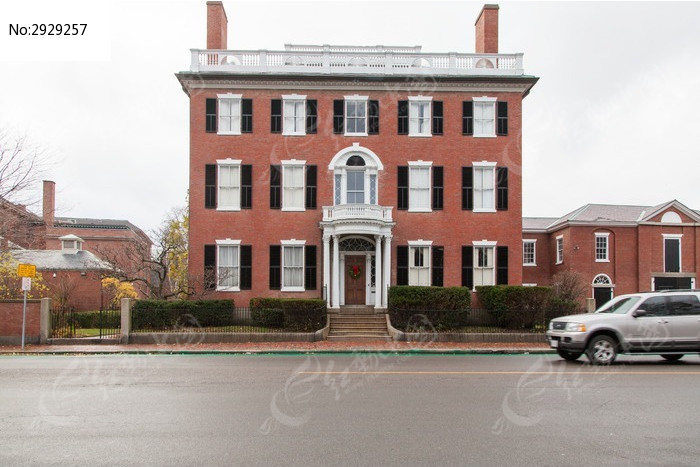 美国塞勒姆市公路旁的红砖楼房建筑高清图片下载_红动中国