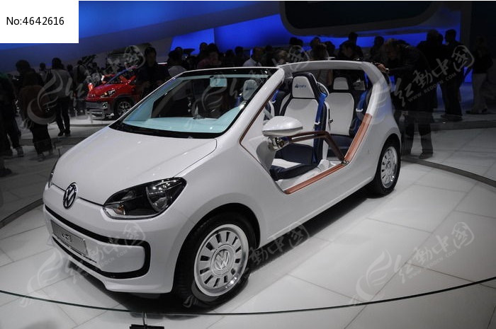 车展上白色大众敞篷车高清图片下载_红动中国