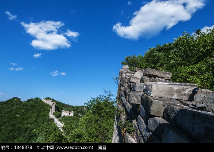 长城上飘过蓝天白云高清图片下载_红动中国