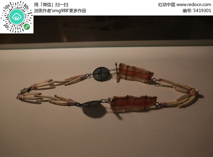 北京当代金属艺术展品骨头项链高清图片下载_红动中国