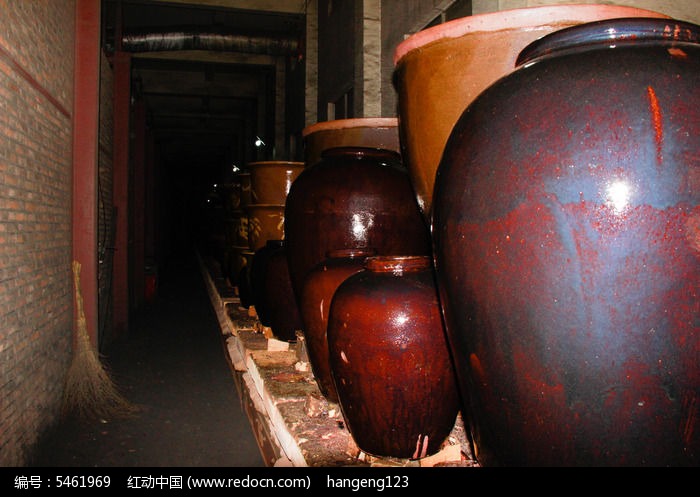 紫砂酒坛子生产车间高清图片下载_红动中国